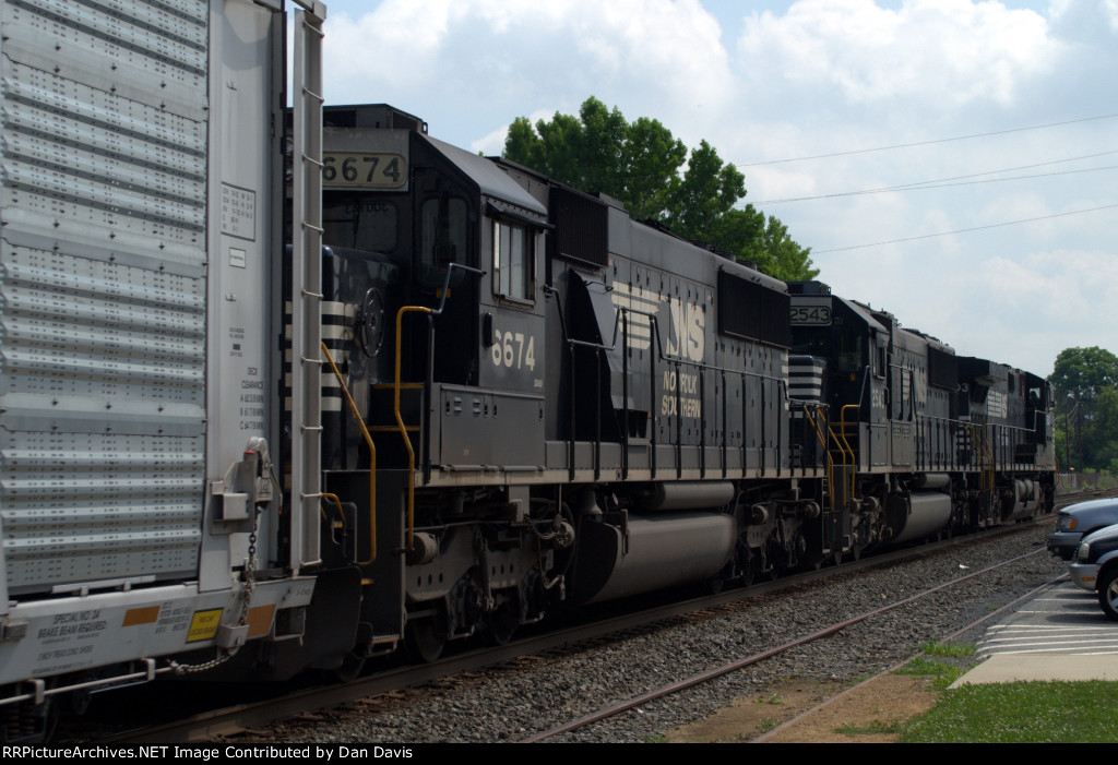 NS SD60 6674 third out on 212